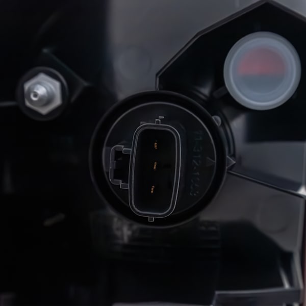 Replacement Passenger Side Tail Light, with Bulb, Halogen, Clear and ...