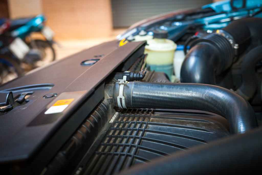 Radiator Hose Problems: 6 Symptoms of a Bad or Failing Radiator Hose ...